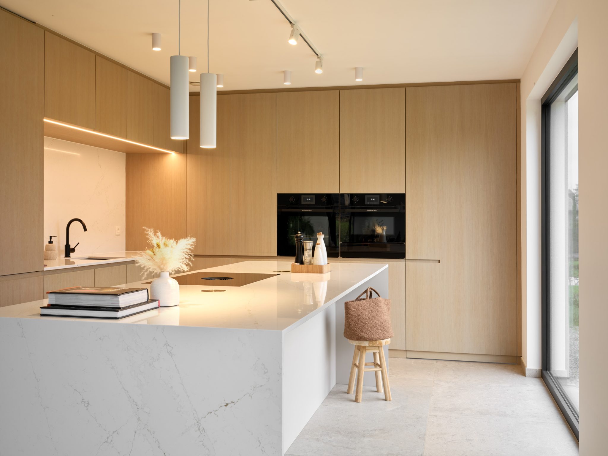 Une cuisine contemporaine et chaleureuse